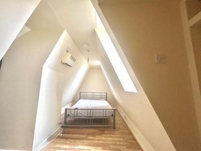 1 bedroom in a house share to rent