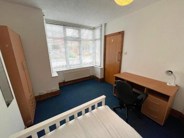 1 bedroom in a house share to rent