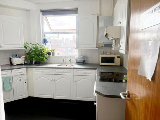 1 bedroom in a house share to rent