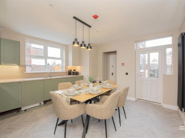 1 bedroom in a house share to rent