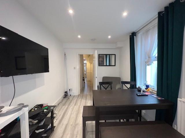 1 bedroom in a house share to rent