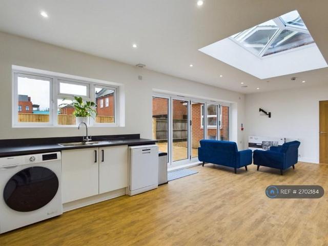 1 bedroom in a house share to rent