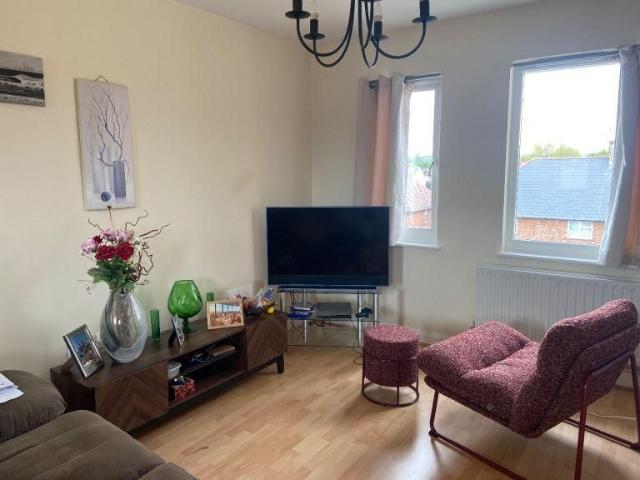 1 bedroom in a house share to rent