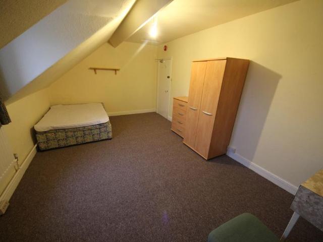 1 bedroom in a house share to rent
