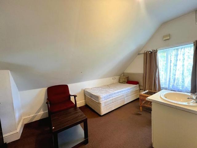 1 bedroom in a house share to rent