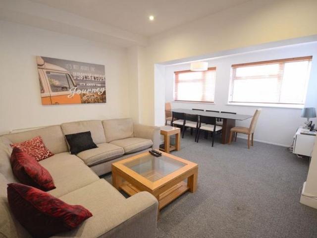 1 bedroom in a house share to rent