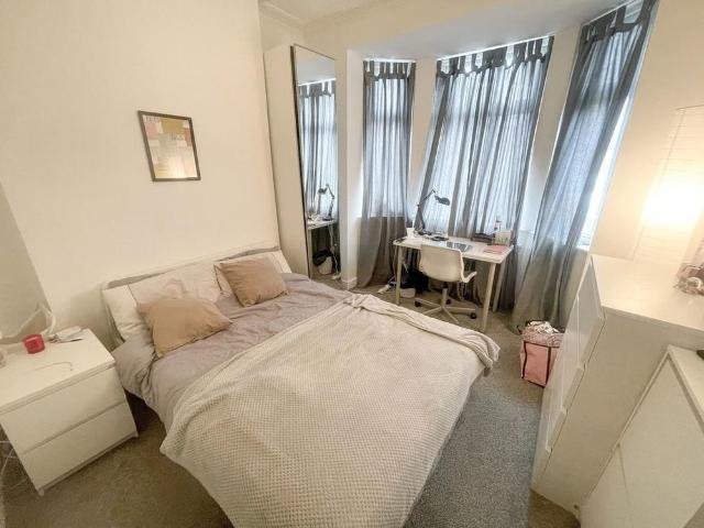 1 bedroom in a house share to rent