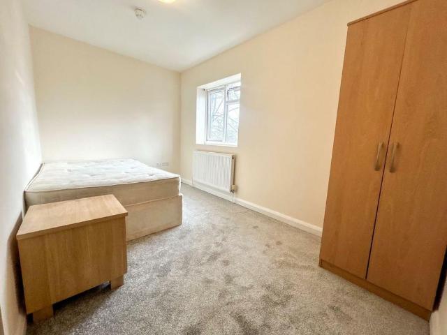 1 bedroom in a house share to rent