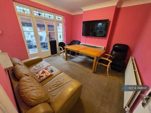 1 bedroom in a house share to rent