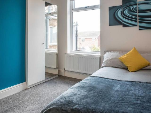 1 bedroom in a house share to rent