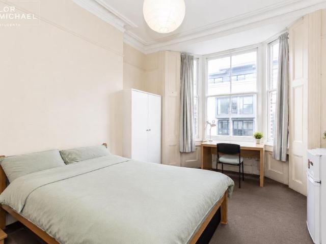 1 bedroom in a house share to rent