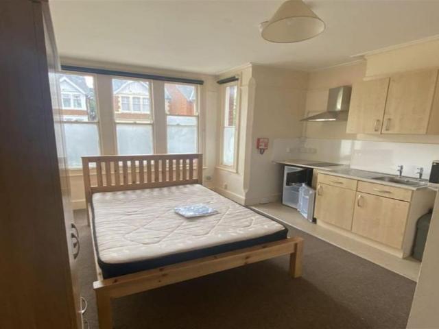 1 bedroom in a house share to rent