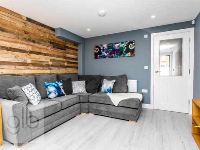 1 bedroom in a house share to rent