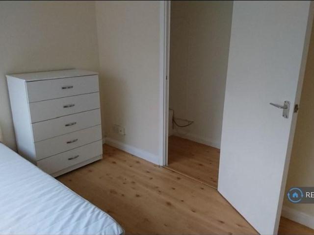 1 bedroom in a house share to rent