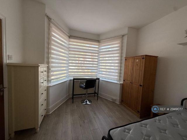 1 bedroom in a house share to rent