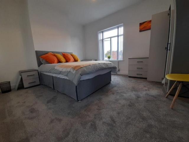 1 bedroom in a house share to rent