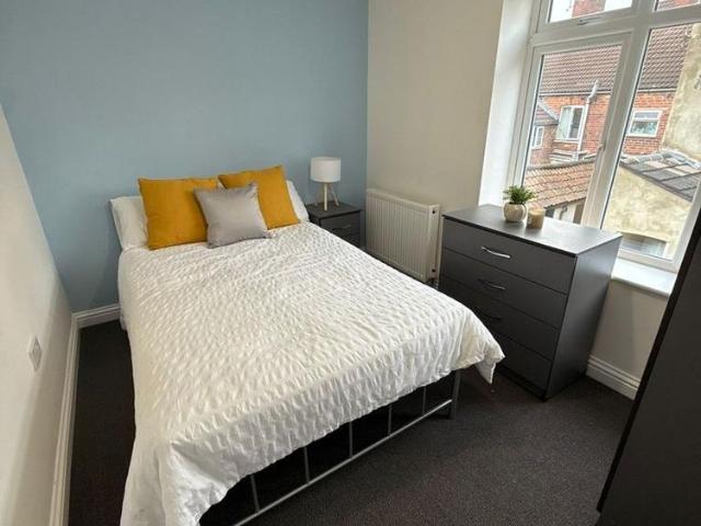 1 bedroom in a house share to rent