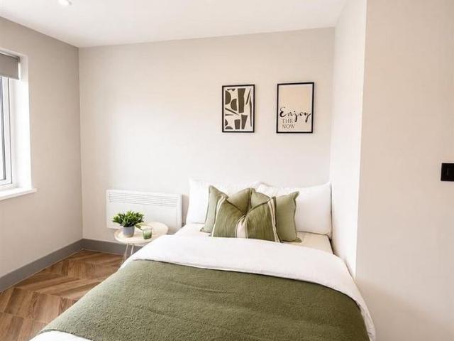 1 bedroom in a house share to rent