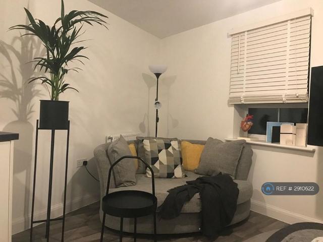 1 bedroom in a house share to rent