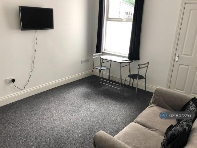 1 bedroom in a house share to rent