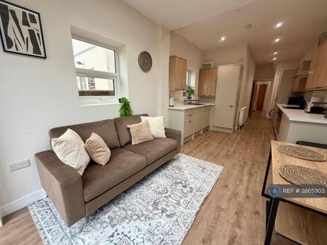 1 bedroom in a house share to rent