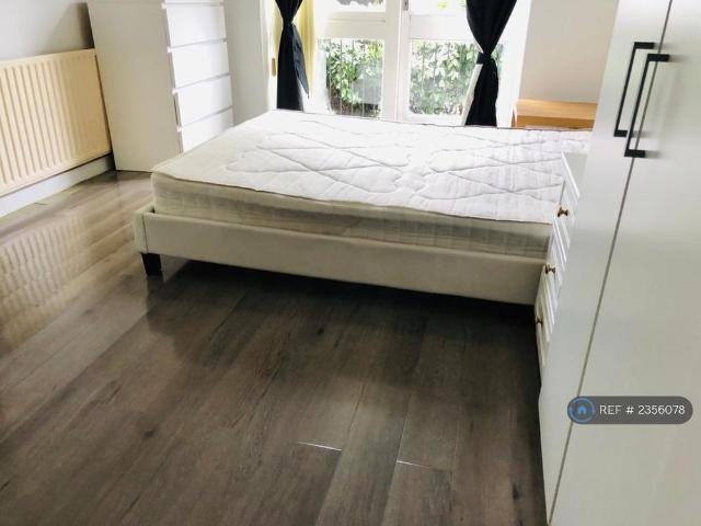 1 bedroom in a house share to rent