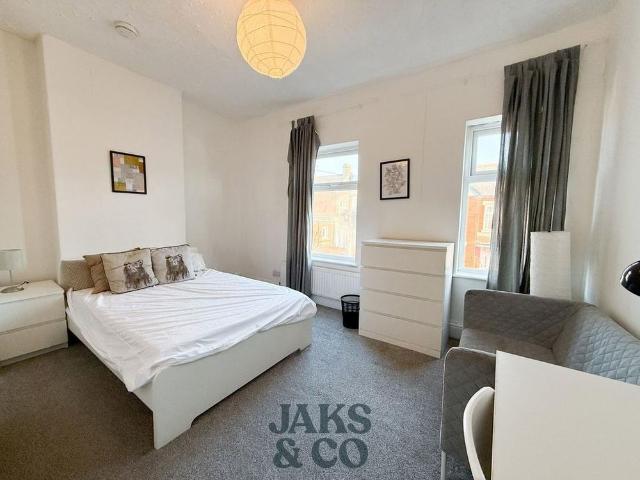 1 bedroom in a house share to rent