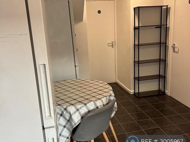 1 bedroom in a house share to rent