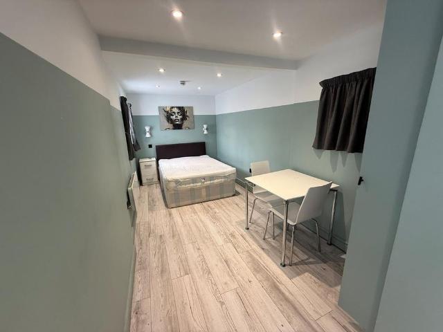 1 bedroom in a house share to rent