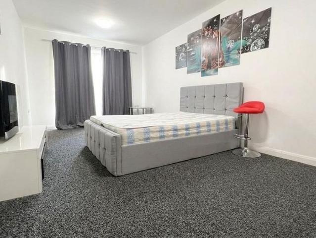 1 bedroom in a house share to rent