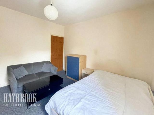 1 bedroom in a house share to rent