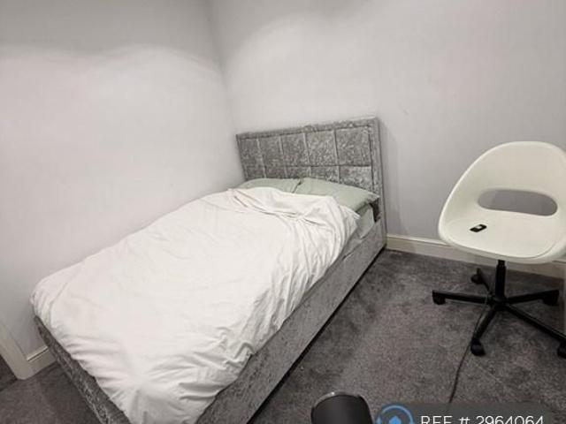 1 bedroom in a house share to rent