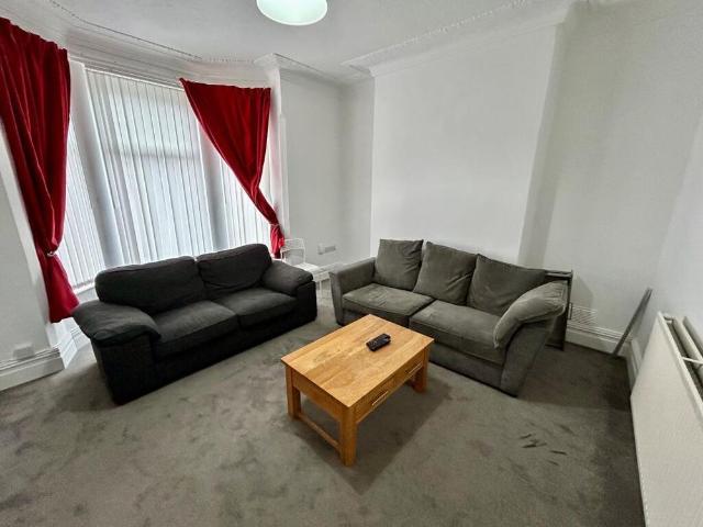 1 bedroom in a house share to rent