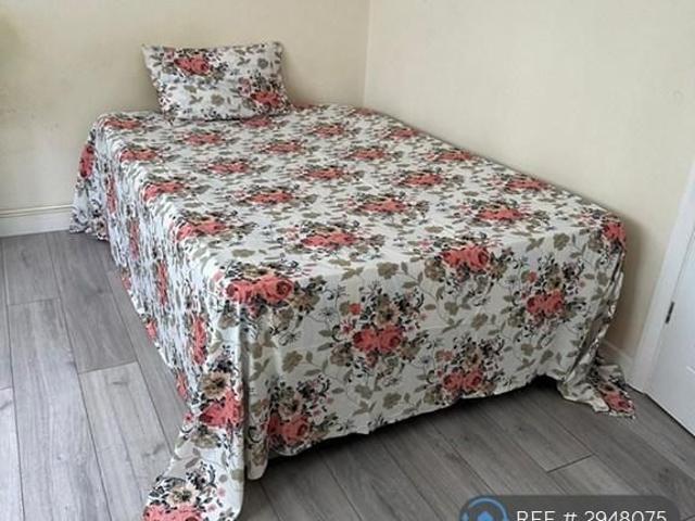 1 bedroom in a house share to rent