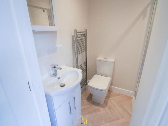 1 bedroom in a house share to rent