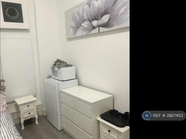 1 bedroom in a house share to rent