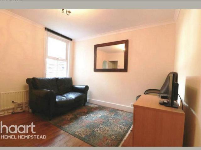 1 bedroom in a house share to rent