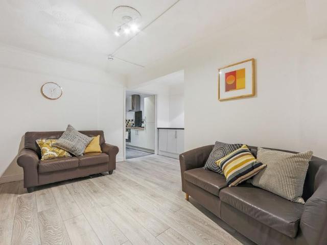 1 bedroom in a house share to rent