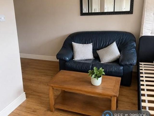 1 bedroom in a house share to rent