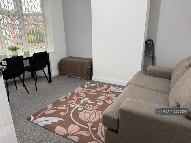 1 bedroom in a house share to rent