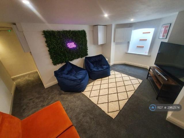 1 bedroom in a house share to rent