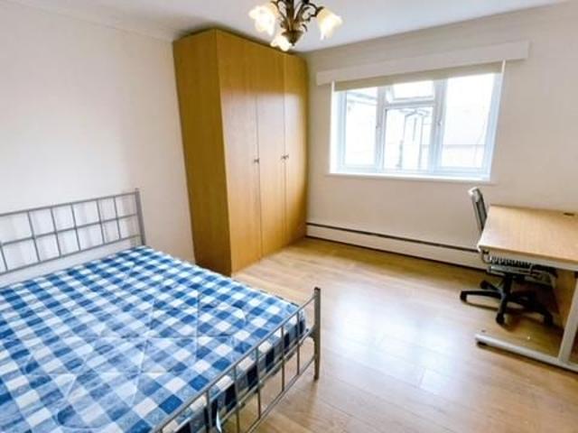 1 bedroom in a house share to rent