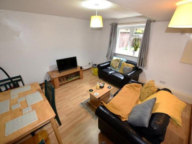 1 bedroom in a house share to rent
