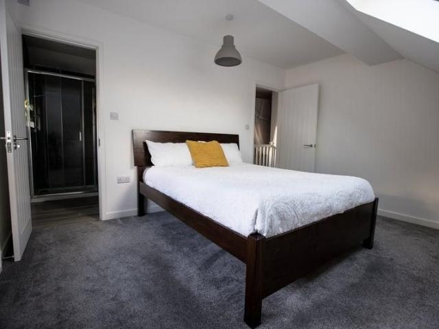 1 bedroom in a house share to rent