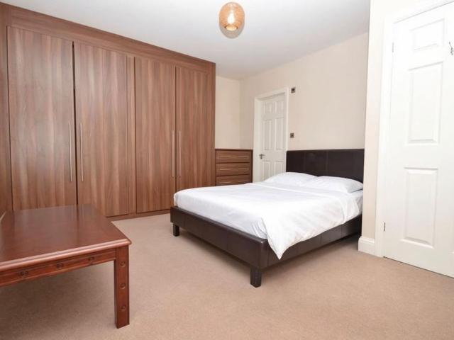 1 bedroom in a house share to rent