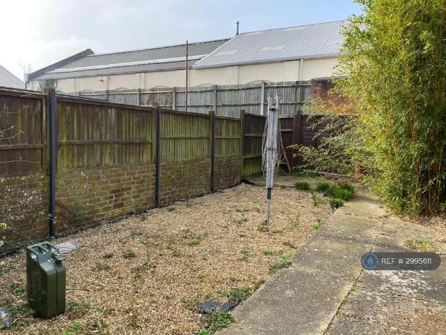 1 bedroom in a house share to rent