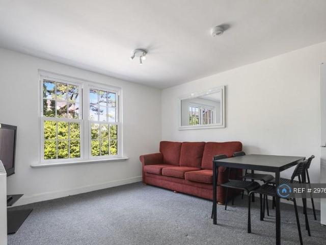 1 bedroom in a house share to rent