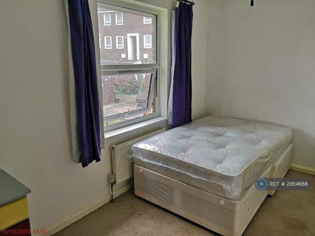 1 bedroom in a house share to rent