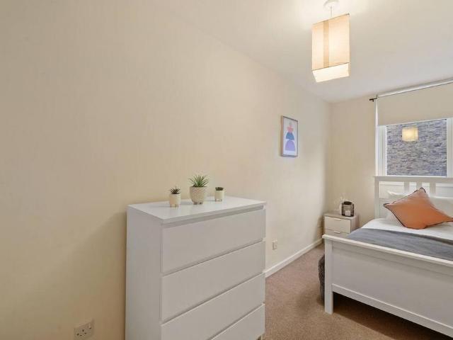 1 bedroom in a house share to rent