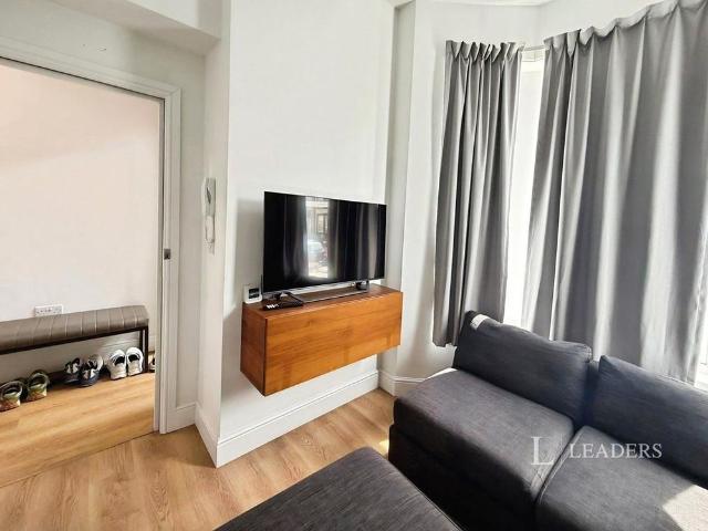 1 bedroom in a house share to rent
